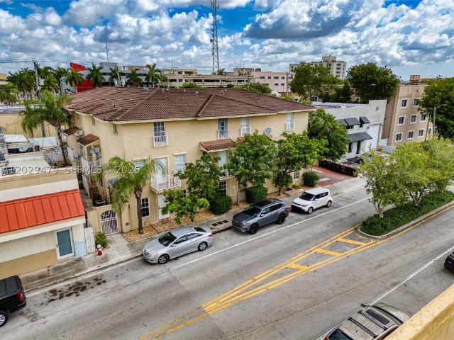 Luxury apartment complex for rent in Hialeah, United States