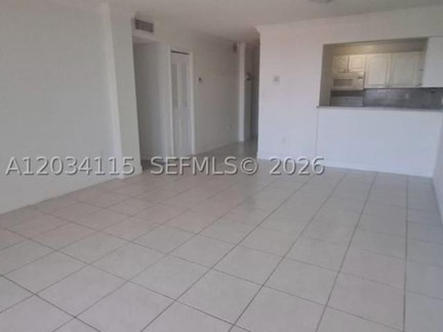 Luxury apartment complex for rent in Hialeah, United States
