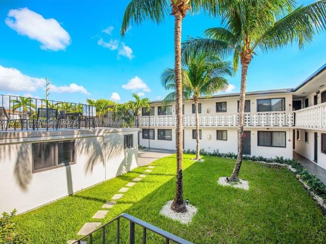 Luxury apartment complex for rent in Hialeah, United States