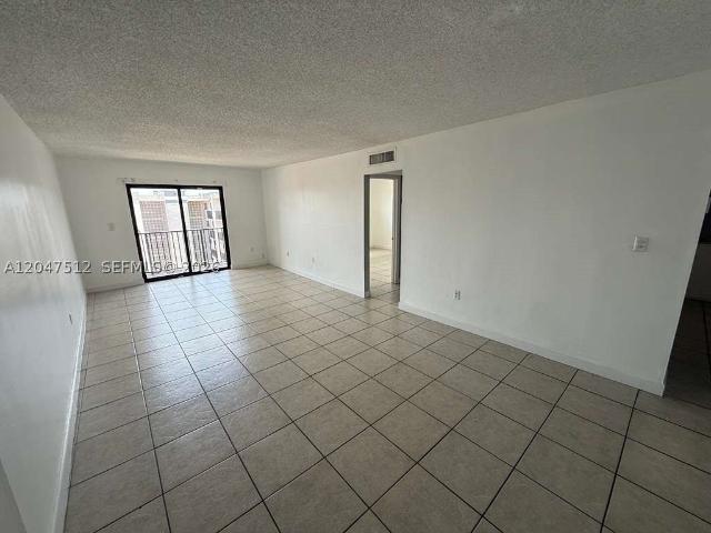 Luxury apartment complex for rent in Hialeah, United States