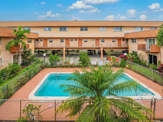 Luxury apartment complex for rent in Hialeah, United States