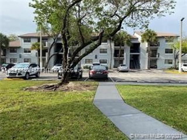 Luxury apartment complex for rent in Hialeah, United States