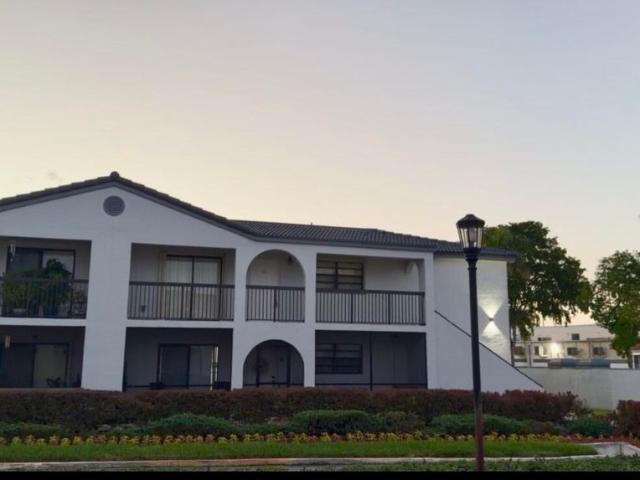 Luxury apartment complex for rent in Hialeah, United States