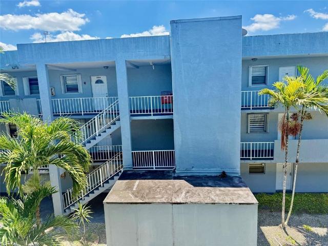 Luxury apartment complex for rent in Hialeah, Florida