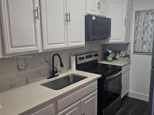 Luxury apartment complex for rent in Hialeah, Florida