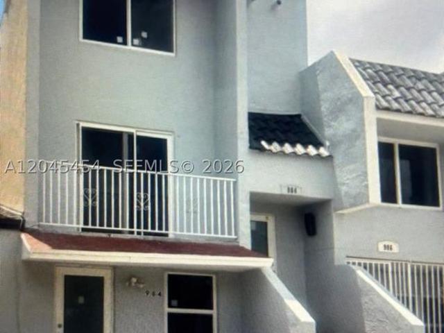 Luxury apartment complex for rent in Hialeah, Florida