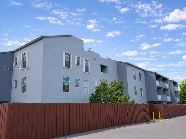 Luxury apartment complex for rent in Hialeah, Florida