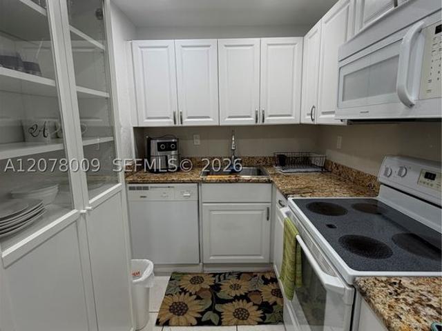 Luxury apartment complex for rent in Hialeah, Florida
