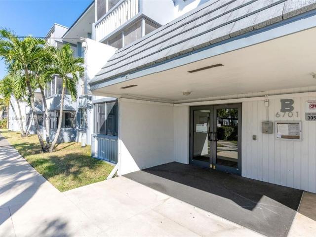 Luxury apartment complex for rent in Hialeah, Florida
