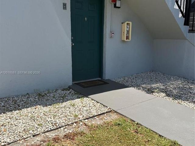 Luxury apartment complex for rent in Hialeah, Florida