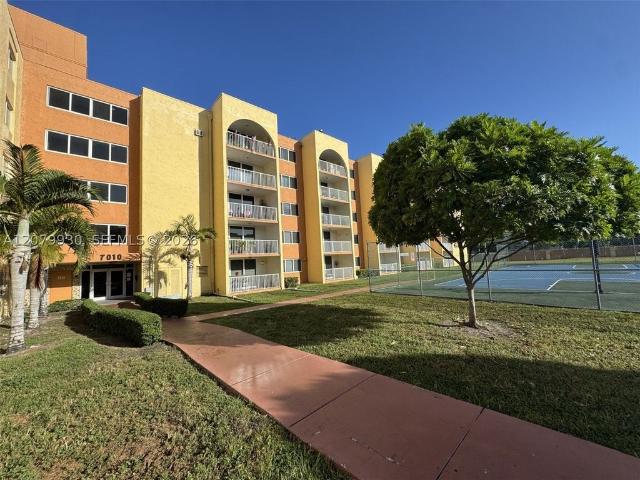 Luxury apartment complex for rent in Hialeah, Florida