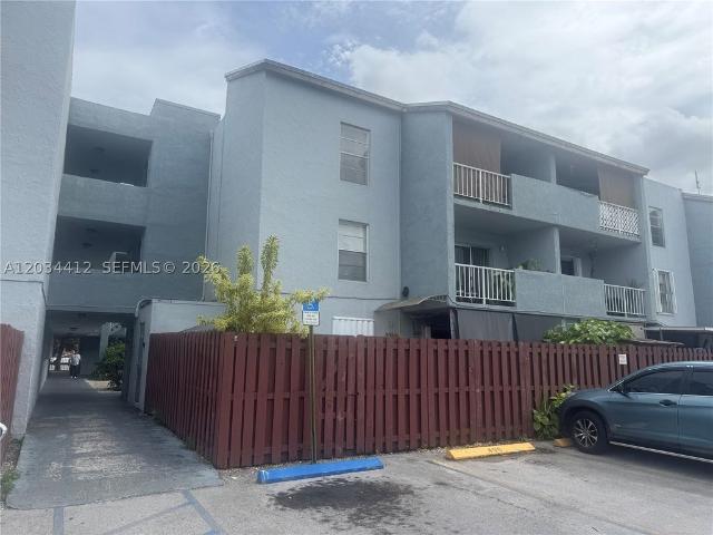 Luxury apartment complex for rent in Hialeah, Florida