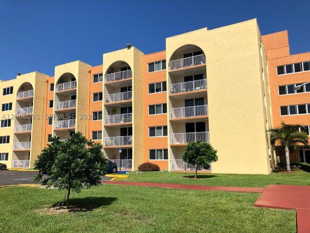 Luxury apartment complex for rent in Hialeah, Florida