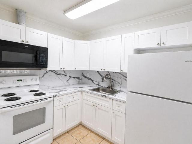 Luxury apartment complex for rent in Hialeah, Florida