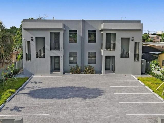 Luxury apartment complex for rent in Hialeah, Florida