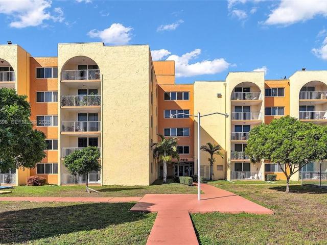 Luxury apartment complex for rent in Hialeah, Florida