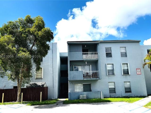 Luxury apartment complex for rent in Hialeah, Florida