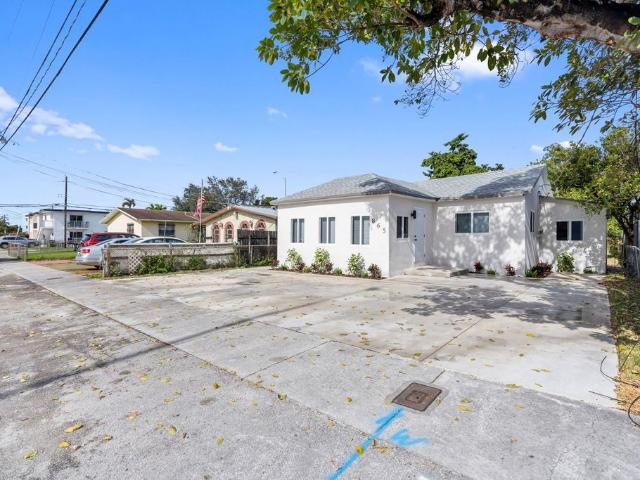 Luxury apartment complex for rent in Hialeah, Florida