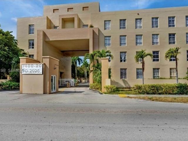 Luxury apartment complex for rent in Hialeah, Florida