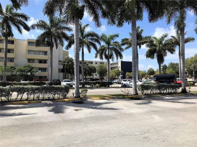 Luxury apartment complex for rent in Hialeah Gardens, Florida