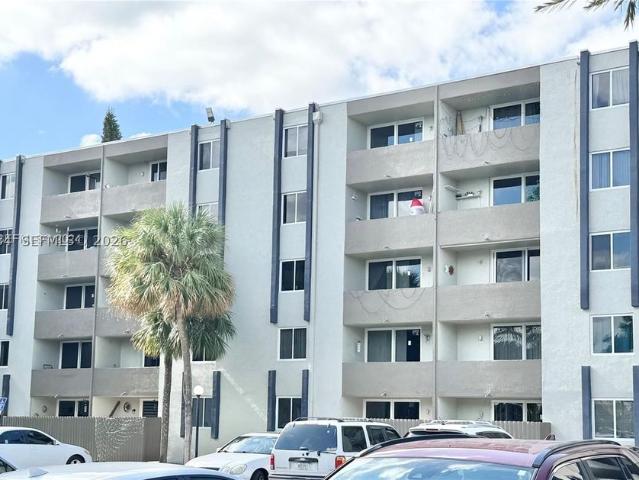 Luxury apartment complex for rent in Hialeah Gardens, Florida