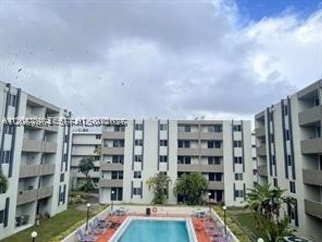 Luxury apartment complex for rent in Hialeah Gardens, Florida