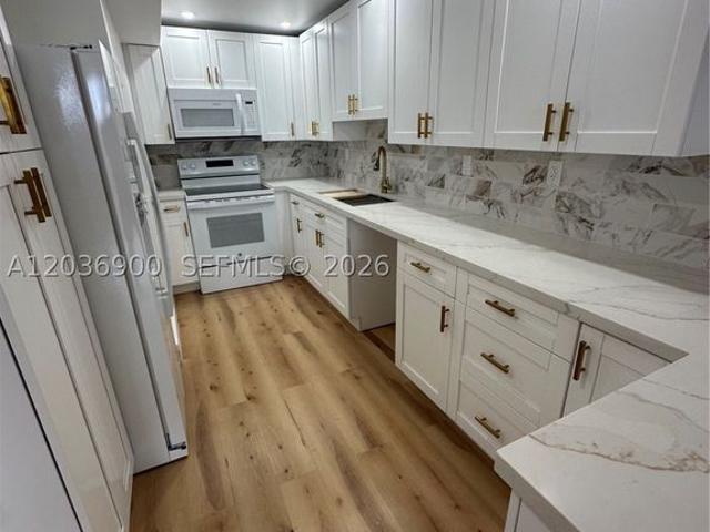 Luxury apartment complex for rent in Hialeah Gardens, Florida
