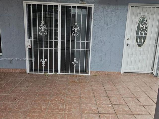 Luxury apartment complex for rent in Hialeah Gardens, Florida