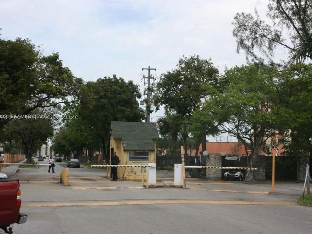 Luxury apartment complex for rent in Hialeah Gardens, Florida