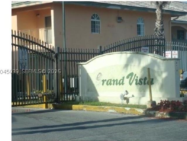 Luxury apartment complex for rent in Hialeah Gardens, Florida