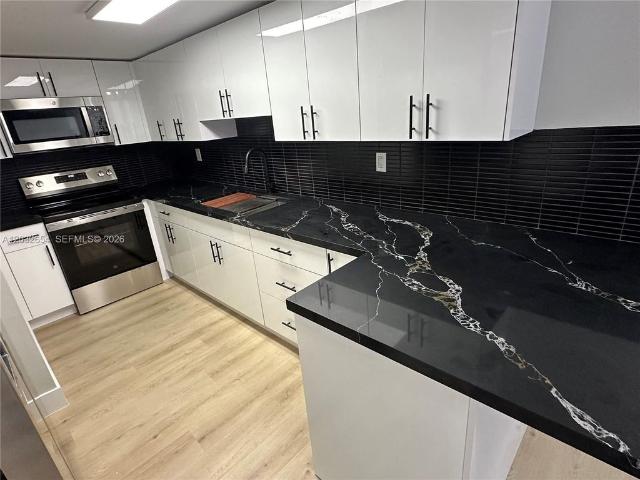 Luxury apartment complex for rent in Hialeah Gardens, United States
