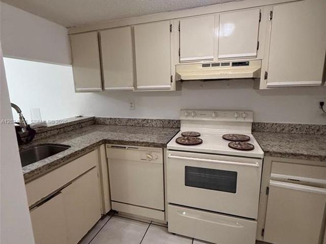 Luxury apartment complex for rent in Hialeah Gardens, United States