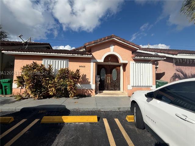 Luxury apartment complex for rent in Hialeah Gardens, United States