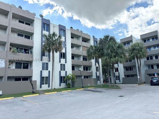 Luxury apartment complex for rent in Hialeah Gardens, United States