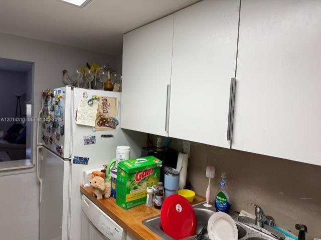Luxury apartment complex for rent in Hialeah Gardens, United States