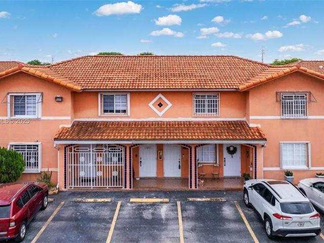 Luxury apartment complex for rent in Hialeah Gardens, United States