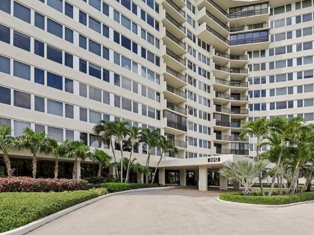 Luxury apartment complex for rent in Highland Beach, United States