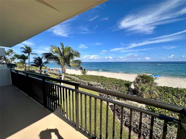 Luxury apartment complex for rent in Hillsboro Beach, Florida