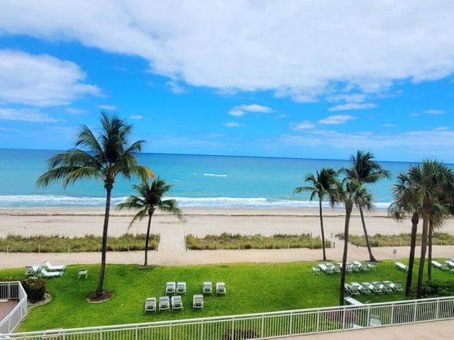 Luxury apartment complex for rent in Hillsboro Beach, Florida