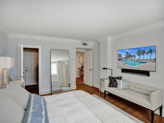 Luxury apartment complex for rent in Hillsboro Beach, Florida