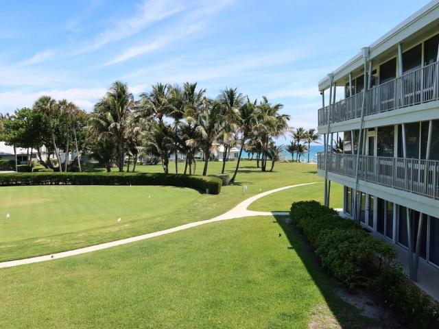 Luxury apartment complex for rent in Hillsboro Beach, United States