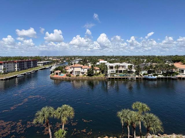 Luxury apartment complex for rent in Hillsboro Beach, United States