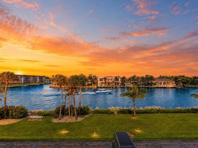 Luxury apartment complex for rent in Hillsboro Beach, United States