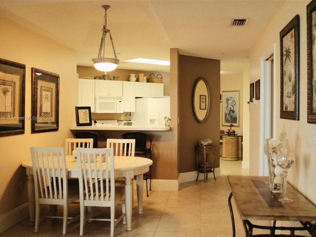Luxury apartment complex for rent in Hutchinson Island South, United States