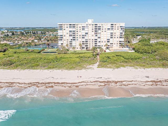 Luxury apartment complex for rent in Hutchinson Island South, United States