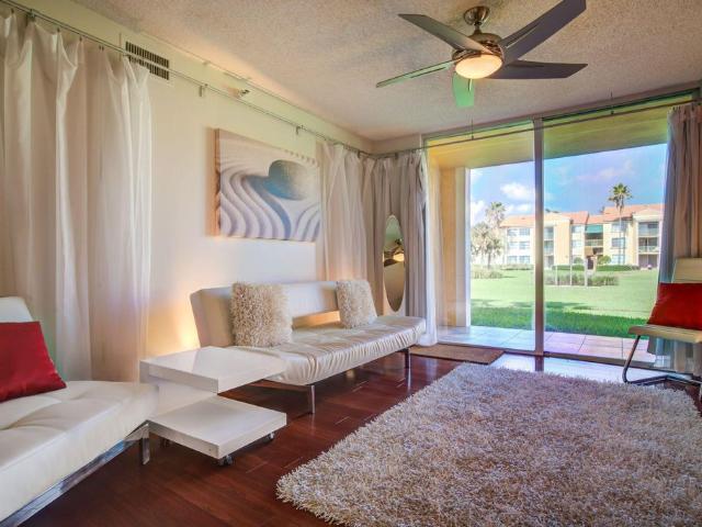 Luxury apartment complex for rent in Hypoluxo, Florida