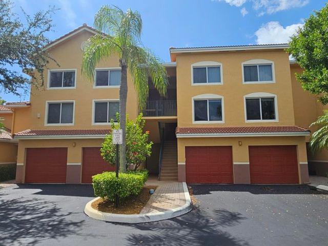 Luxury apartment complex for rent in Hypoluxo, Florida