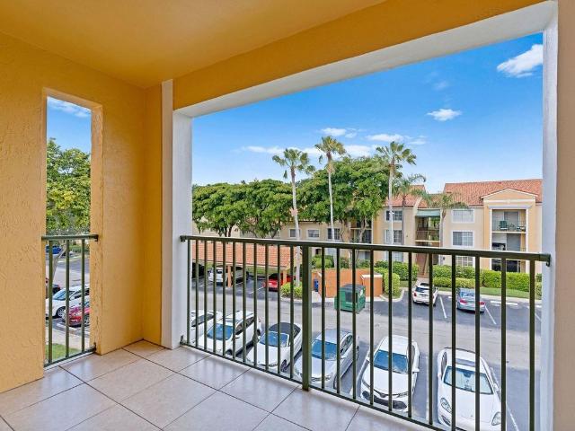 Luxury apartment complex for rent in Hypoluxo, Florida