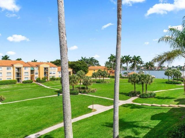 Luxury apartment complex for rent in Hypoluxo, Florida