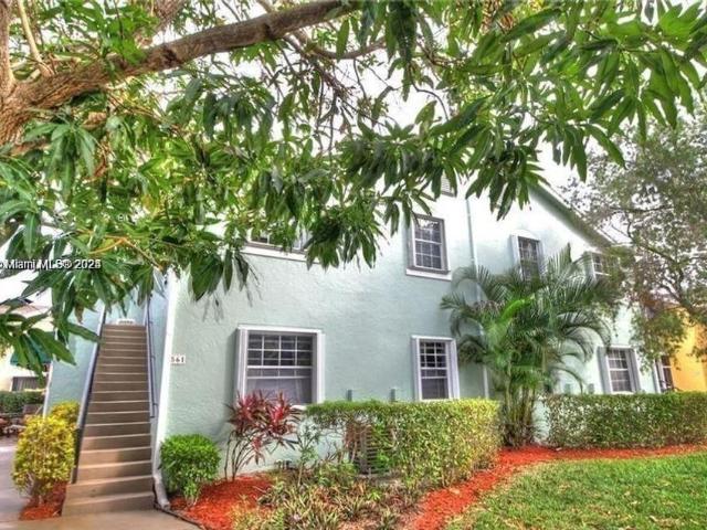 Luxury apartment complex for rent in Hypoluxo, Florida